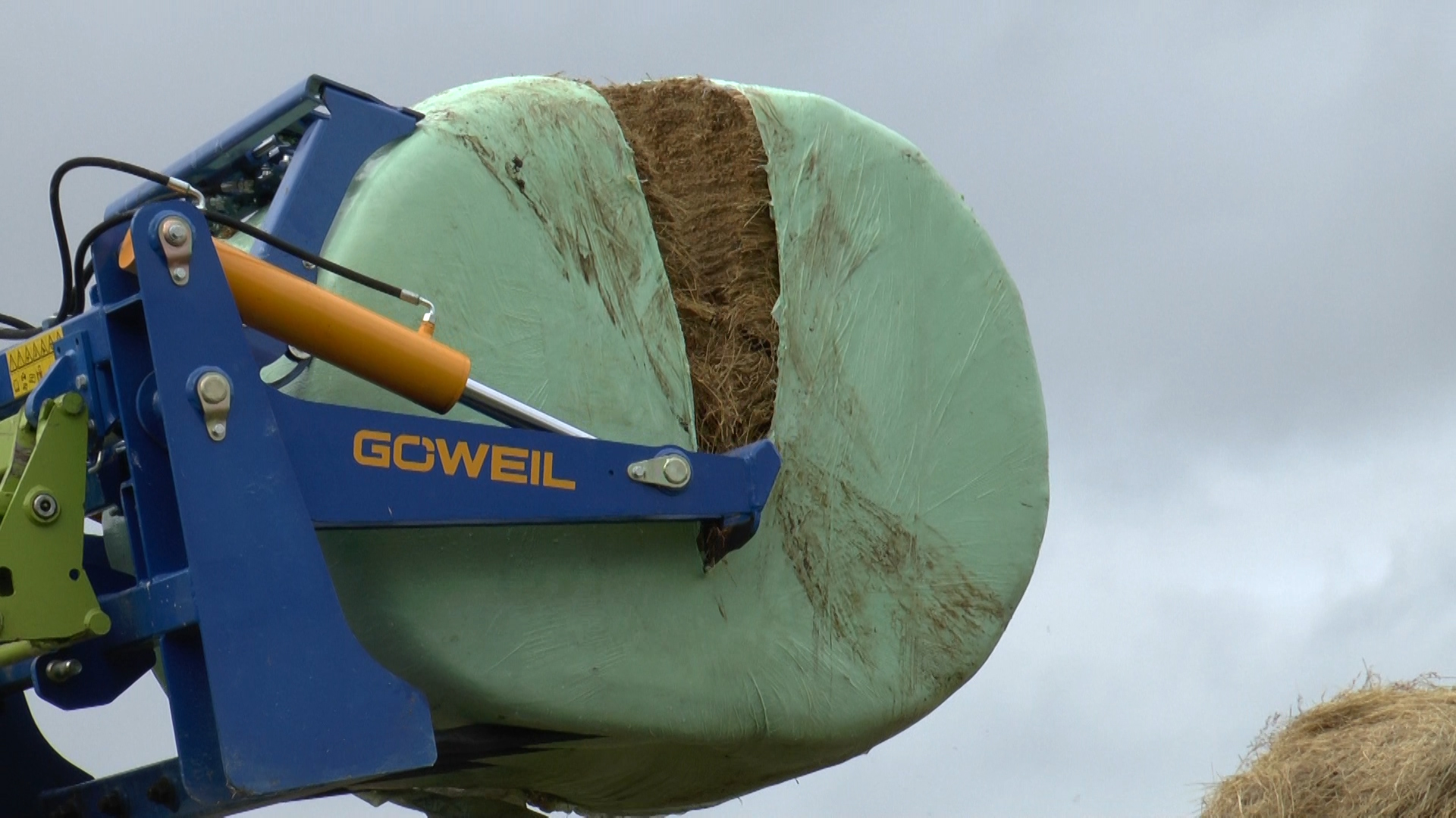 Advantages of a Bale Slicer | Webbline NZ